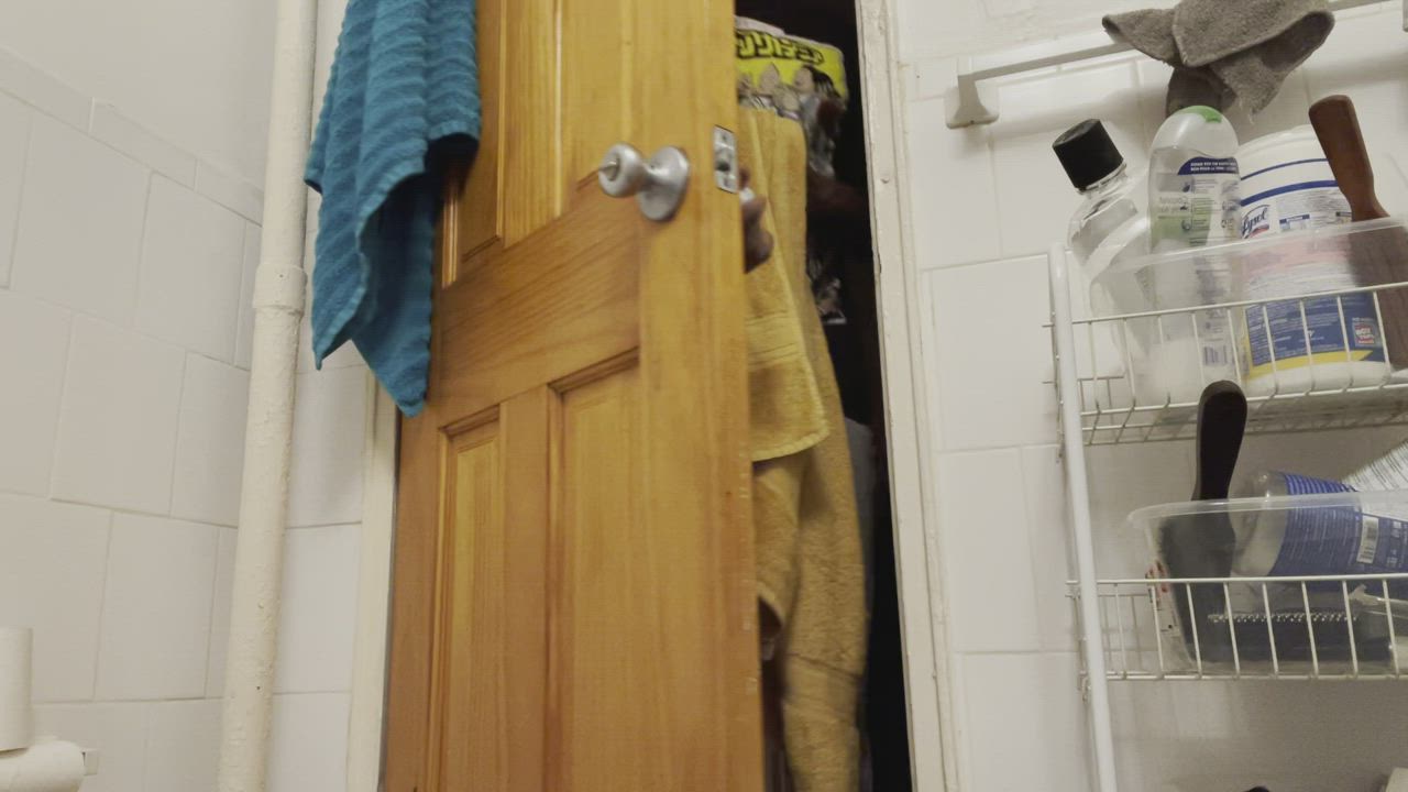 my-roommate-put-a-spy-cam-under-our-bathroom-sink-before-my-post