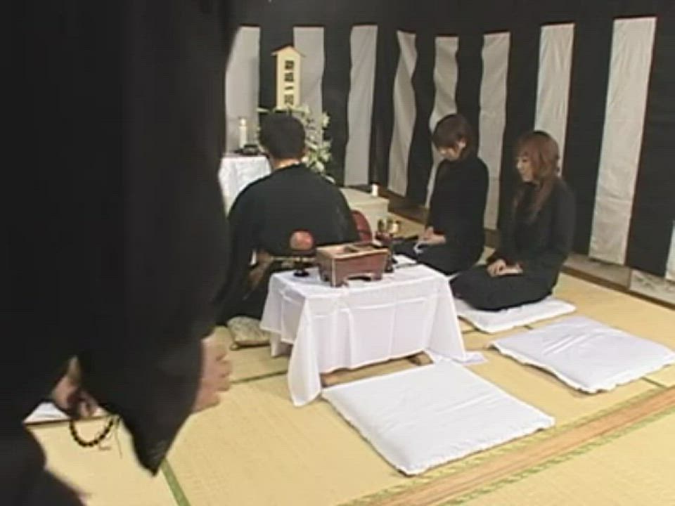 Family playing their respects | Scrolller