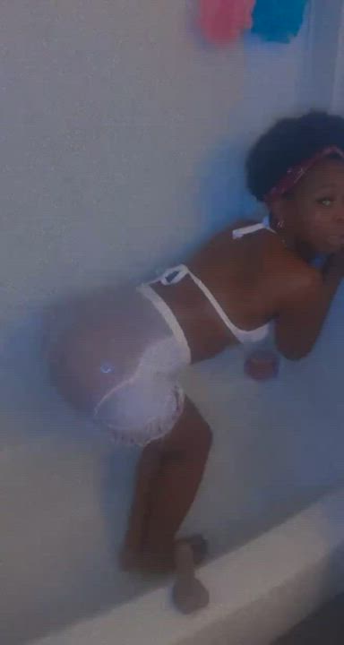 Shower Cutie 🤭🤤🥰 | Scrolller