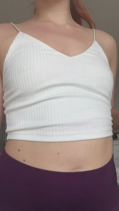 No bra, no problems 😘 | Scrolller