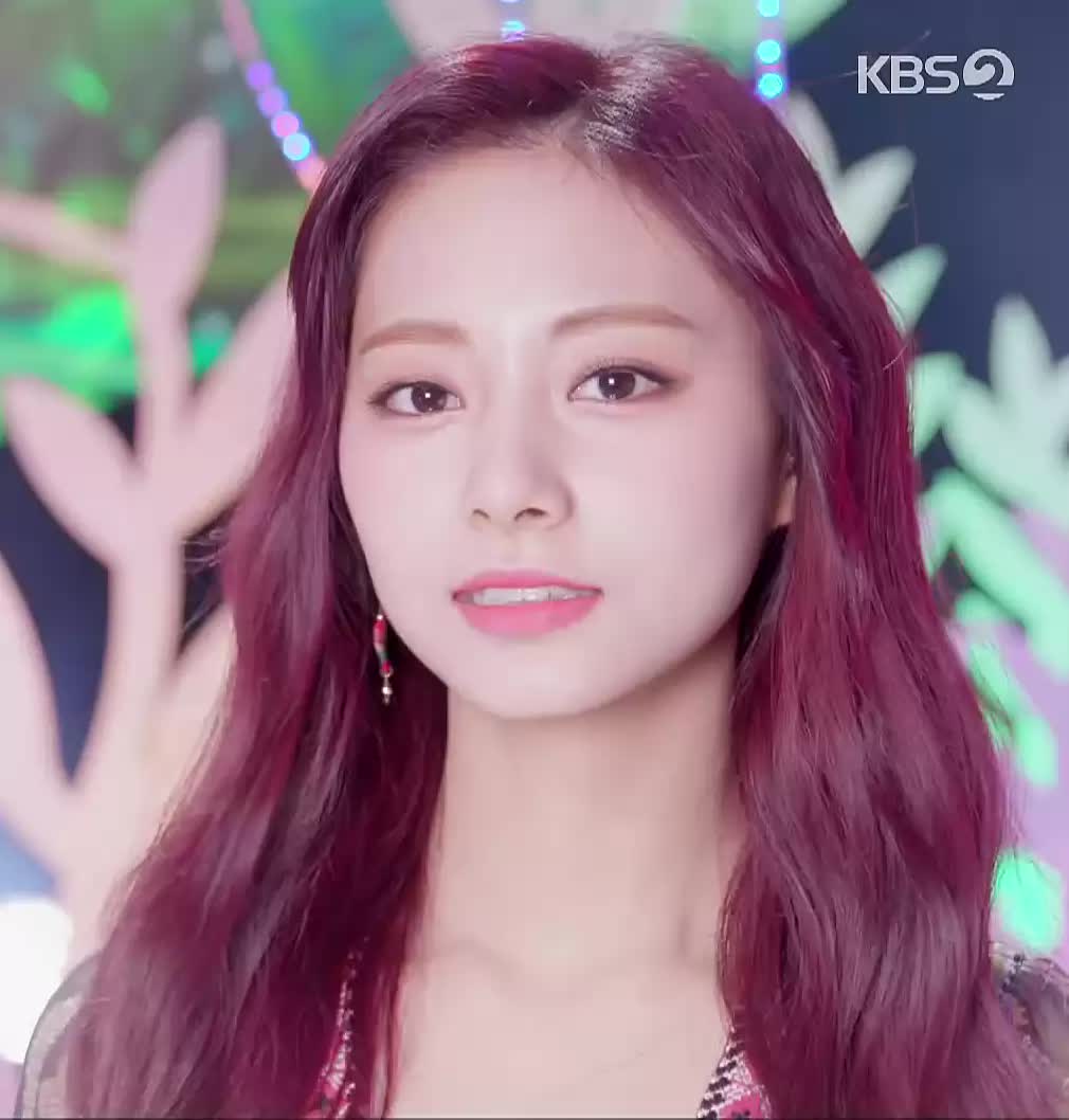 Tzuyu | Scrolller