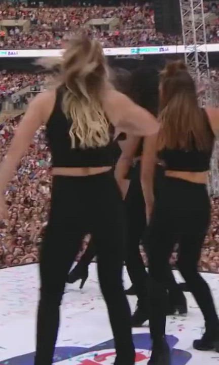 Booty at concert part 3 | Scrolller