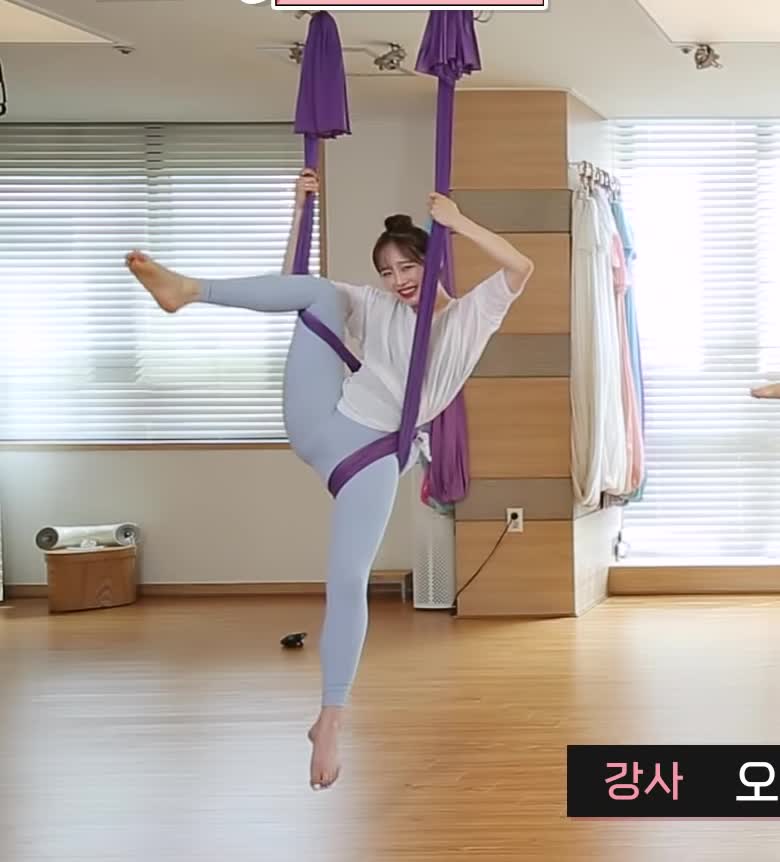 Loona Chuu - Perfect Pose | Scrolller