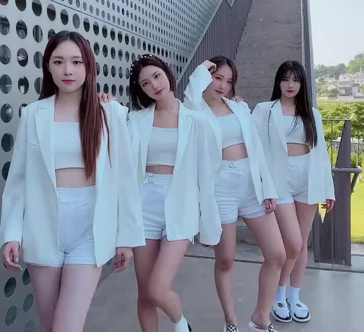 KPOP idols | Scrolller