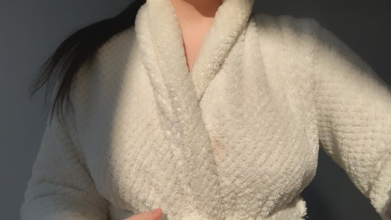 Revealing what's under my robe... 😏 [OC] | Scrolller