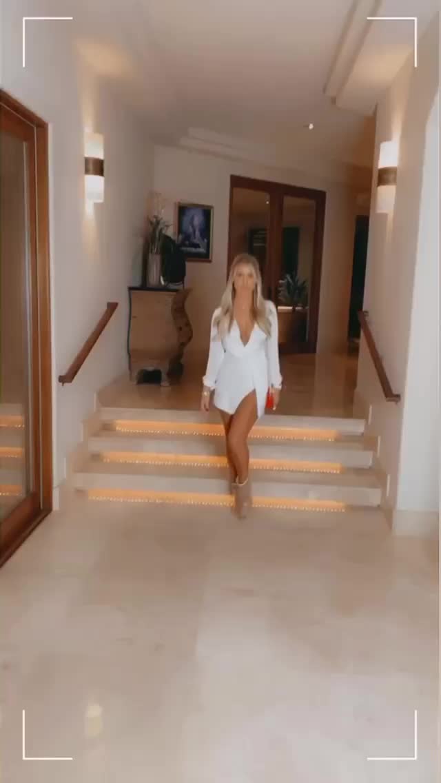 That Dress, That Strut, That Dress, That Everything! | Scrolller