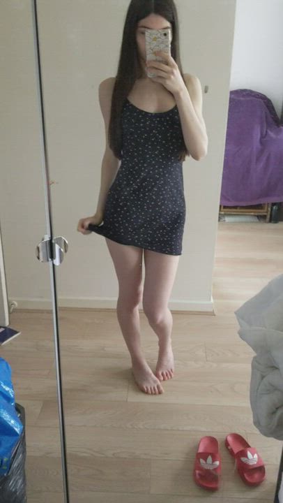 Do you like petite girls? | Scrolller