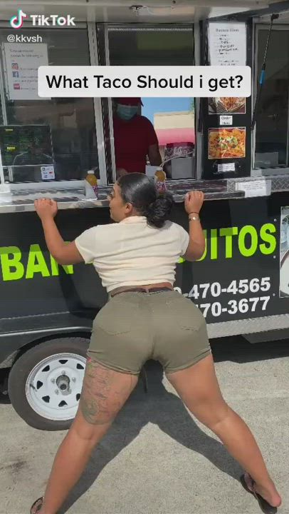 Twerking booty by the taco stand!!! | Scrolller