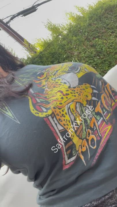 I def love revealing my big titties to all my neighbors | Scrolller