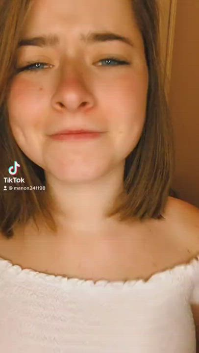 God she needs an onlyfans @manon241198 | Scrolller