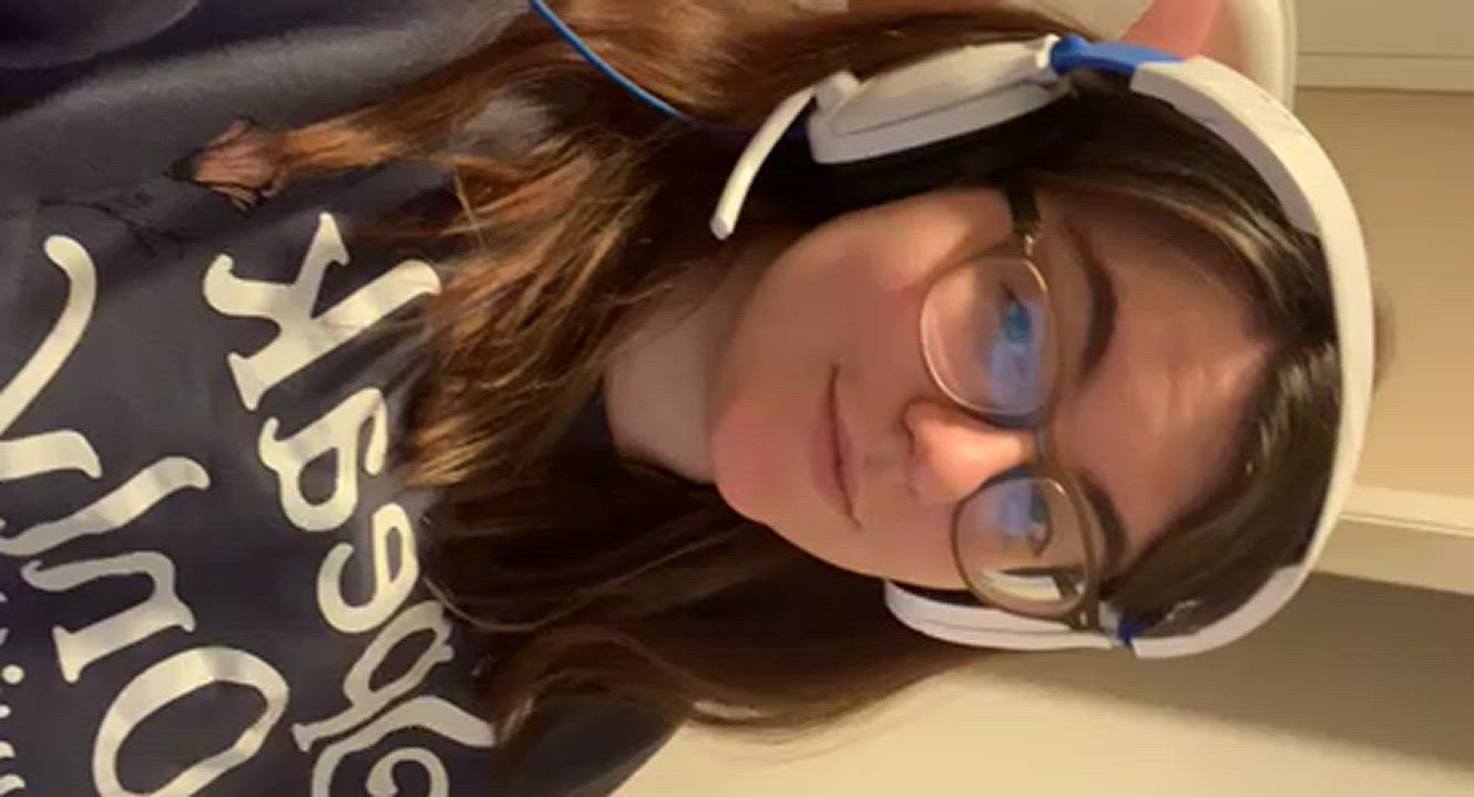 Since it’s not no nut november anymore….who’s gonna cum to me? | Scrolller