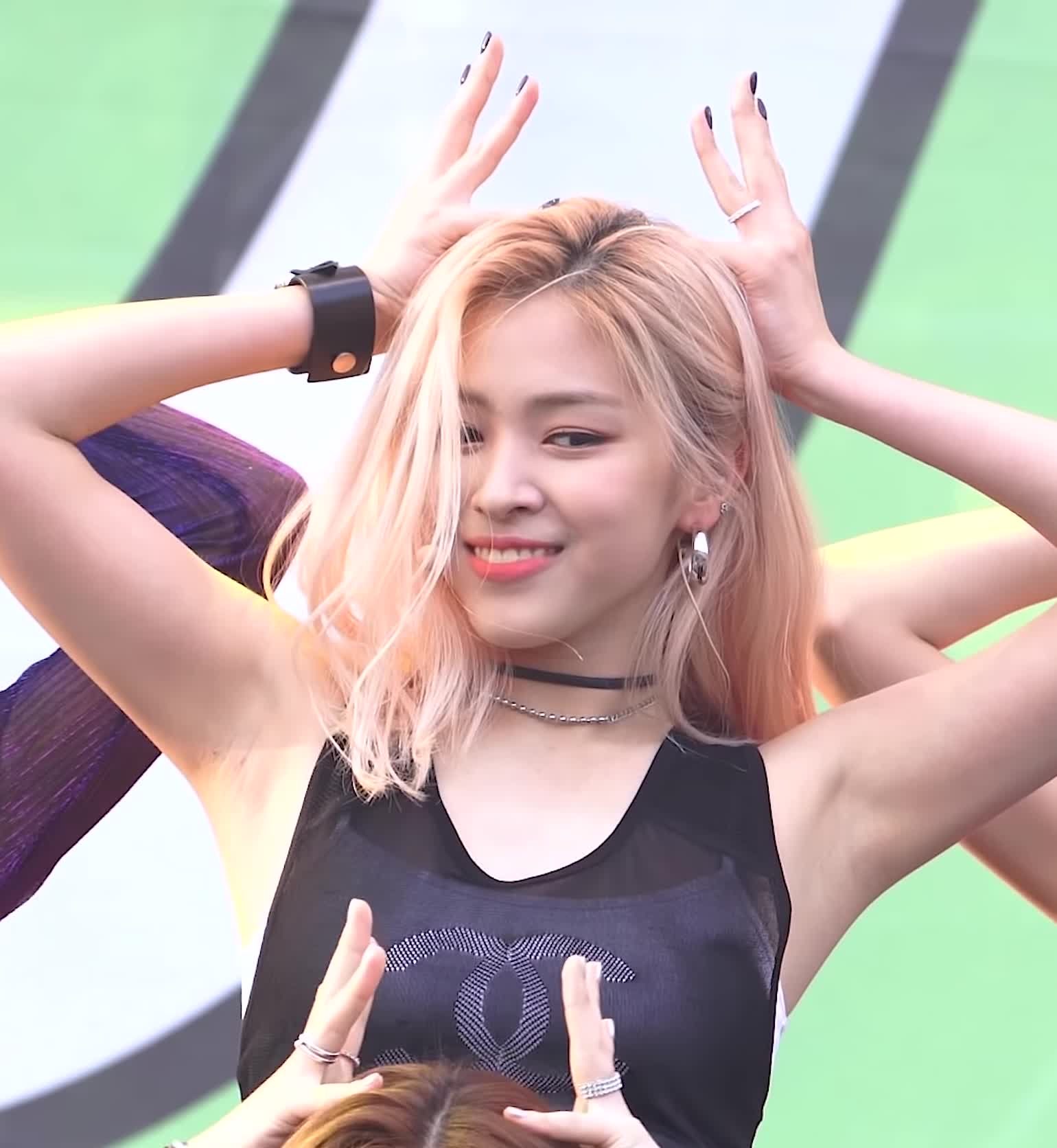 ITZY - Ryujin | Scrolller