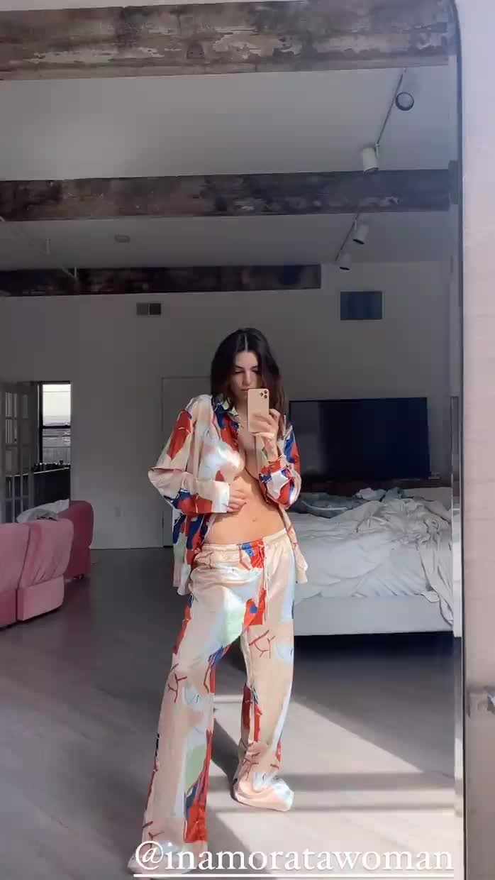 Emily Ratajkowski | Scrolller