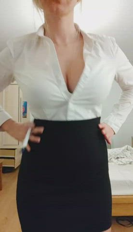 Would I be a distraction in the office? All natural btw 😜🇸🇪 [F] | Scrolller