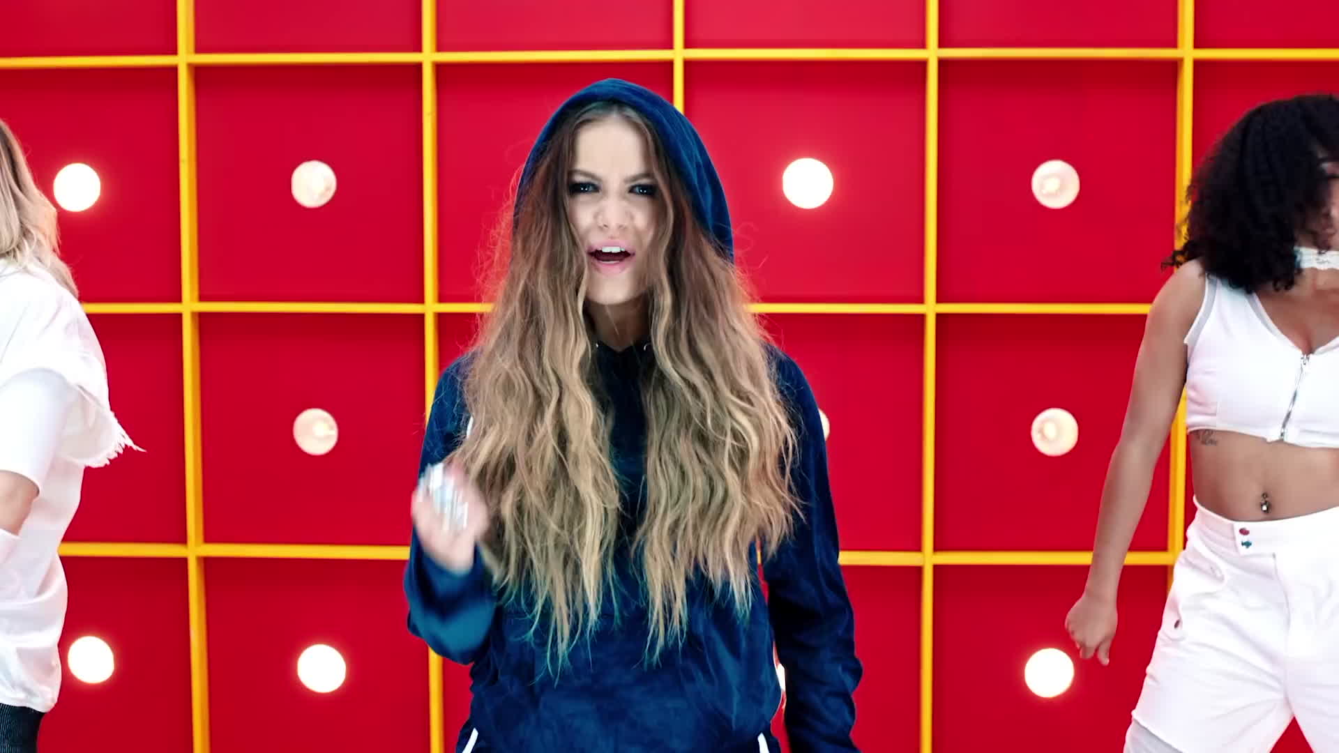 Sexy dancing from 1 2 3 MV. | Scrolller