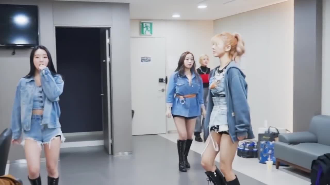 SuA's dancing | Scrolller