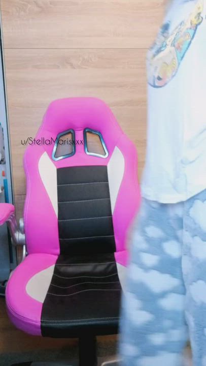 magical chair | Scrolller