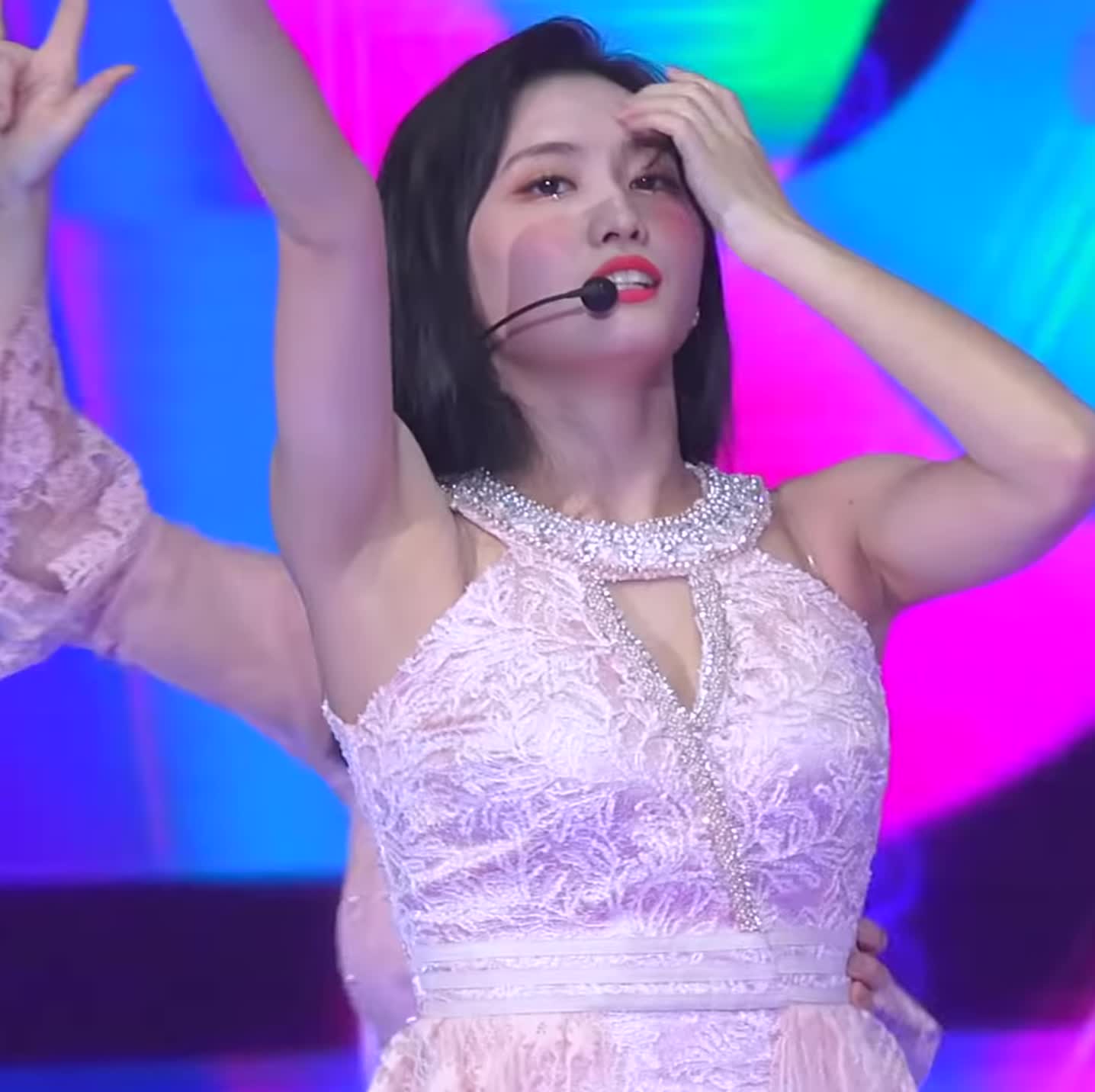 Twice - Momo | Scrolller