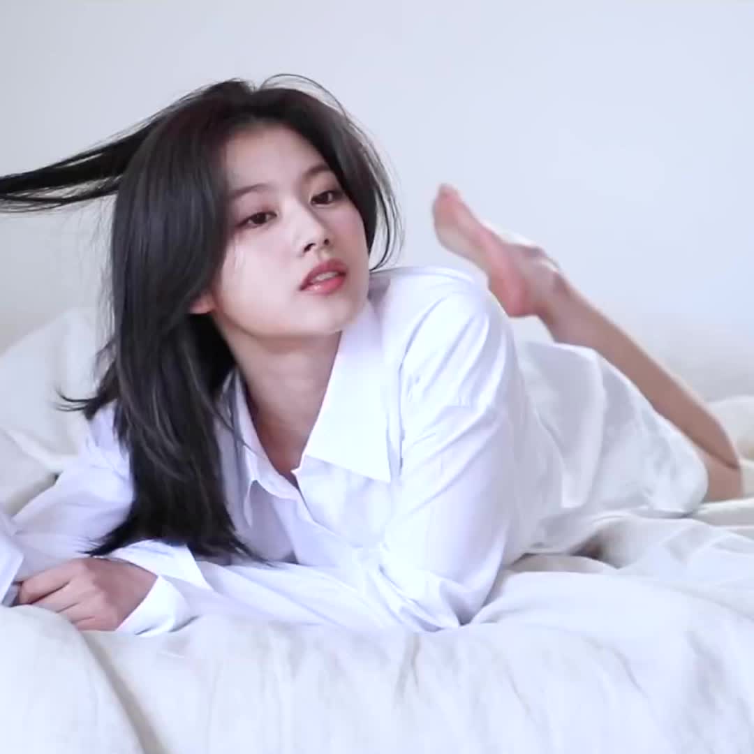 Twice - Sana | Scrolller