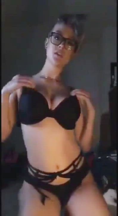 😍Sexy figure 🍑girl 💋fingering video | Scrolller