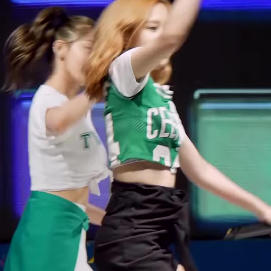 The double zoom zoom... | Scrolller