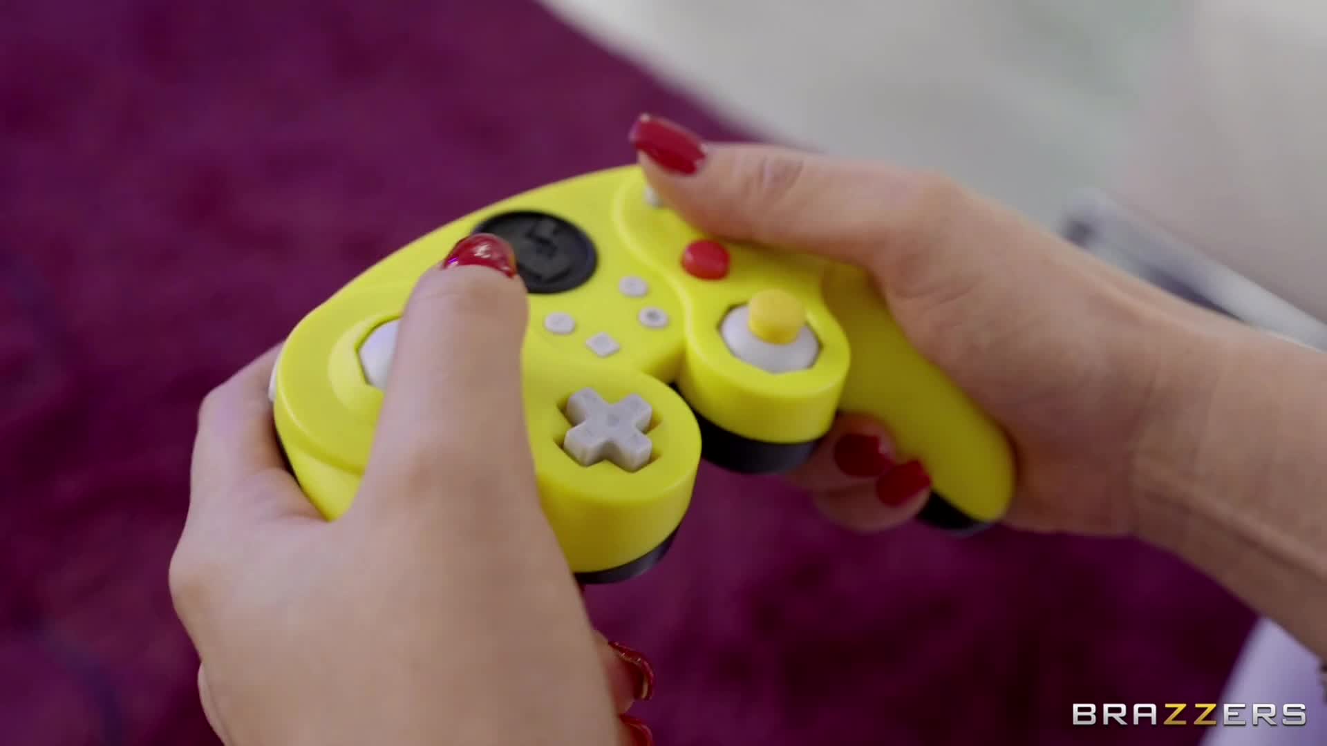 Wrecking My Gamer Girl Wife Scrolller