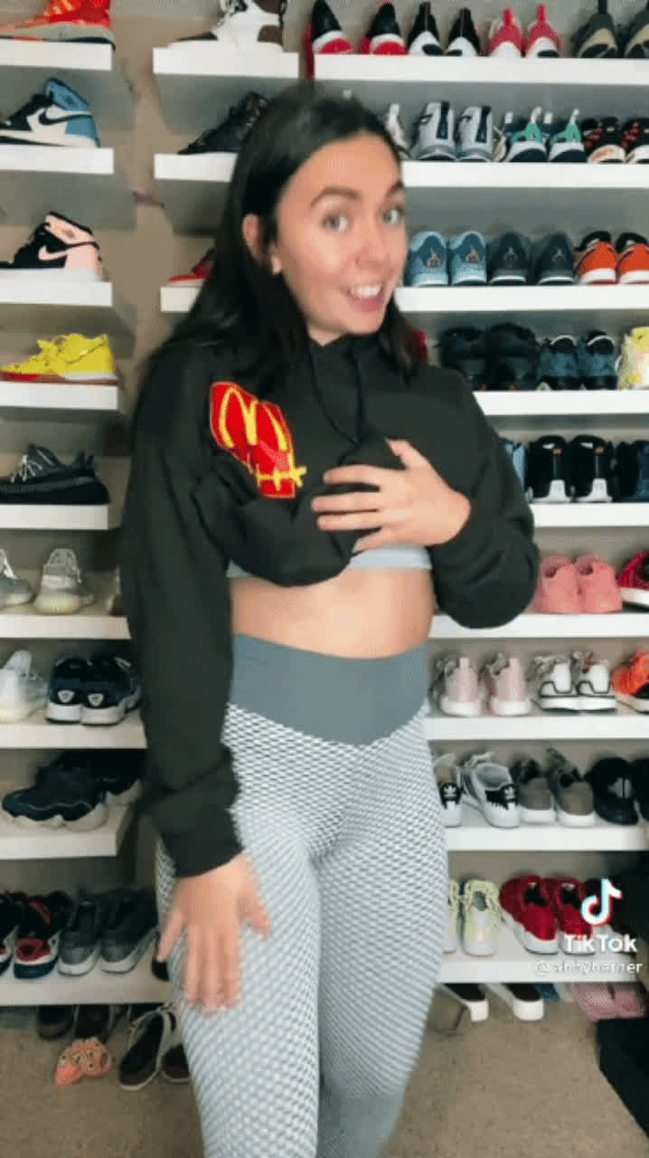 Showing off those perfect cheeks | Scrolller