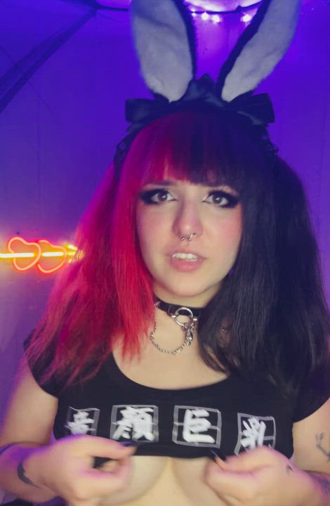 There are instructions under my shirt | Scrolller