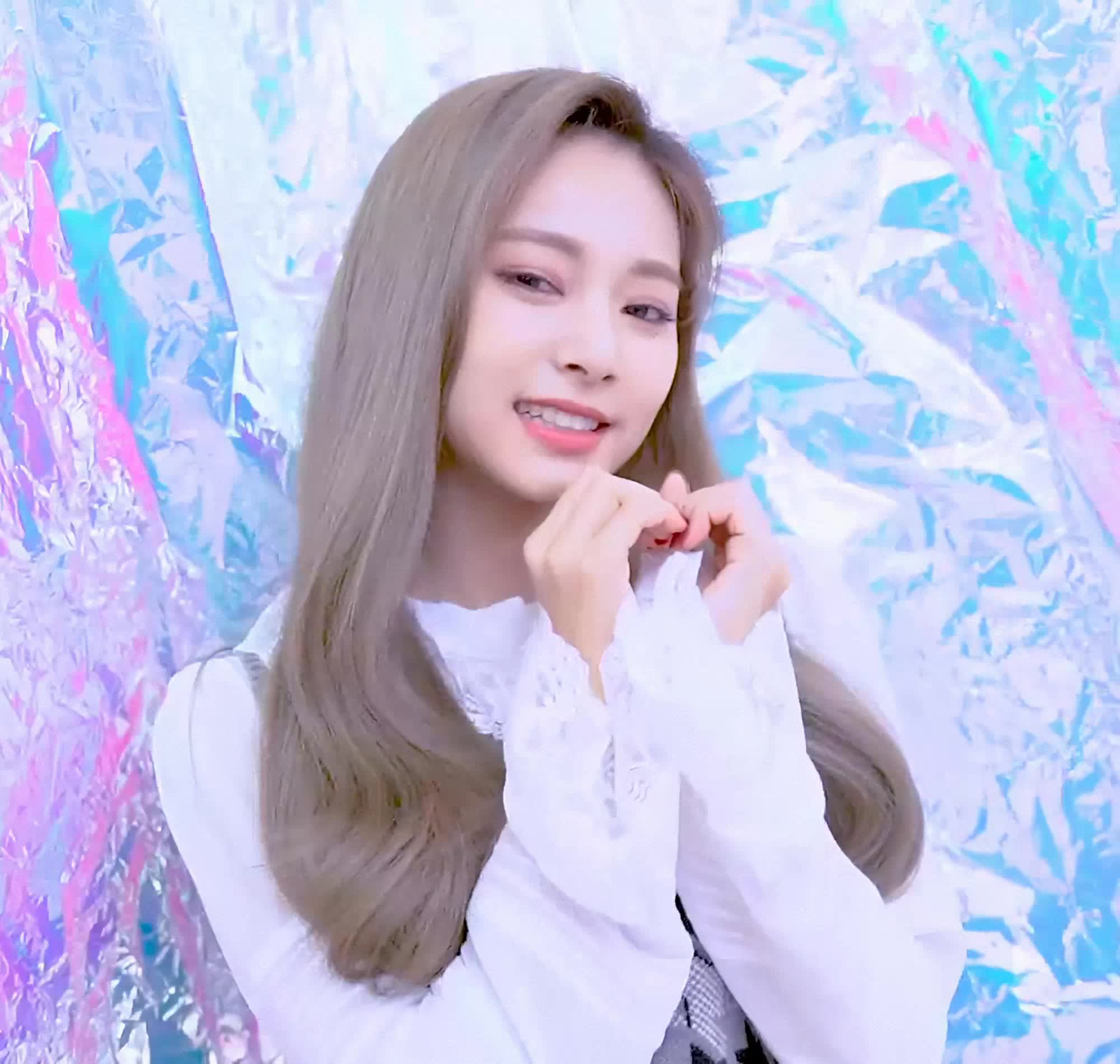 Tzuyu Heart | Scrolller