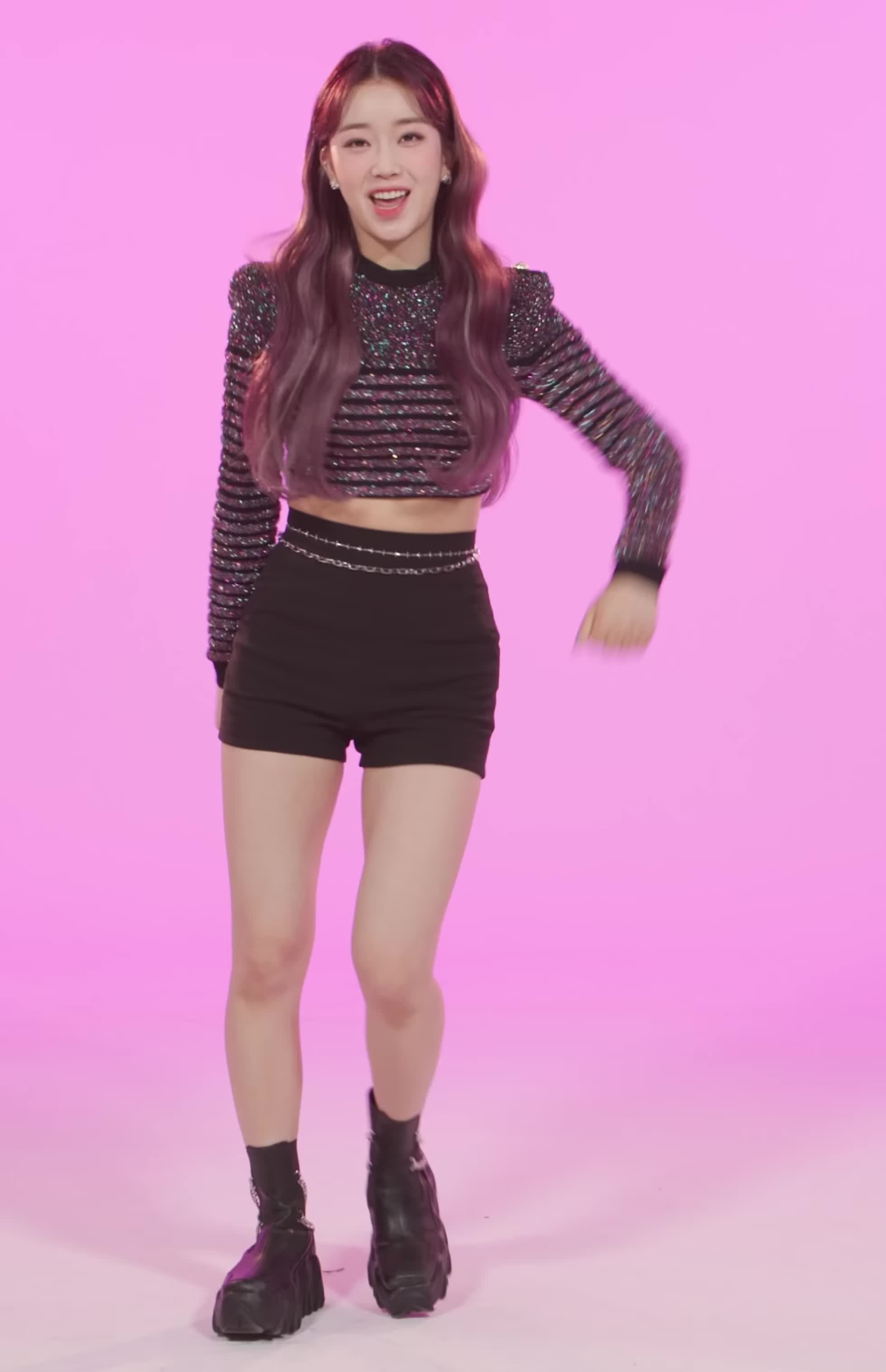 StayC - Sumin | Scrolller