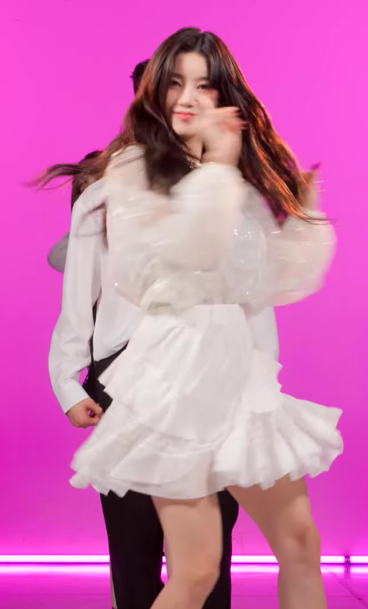 Kwon Eunbi's cheek | Scrolller