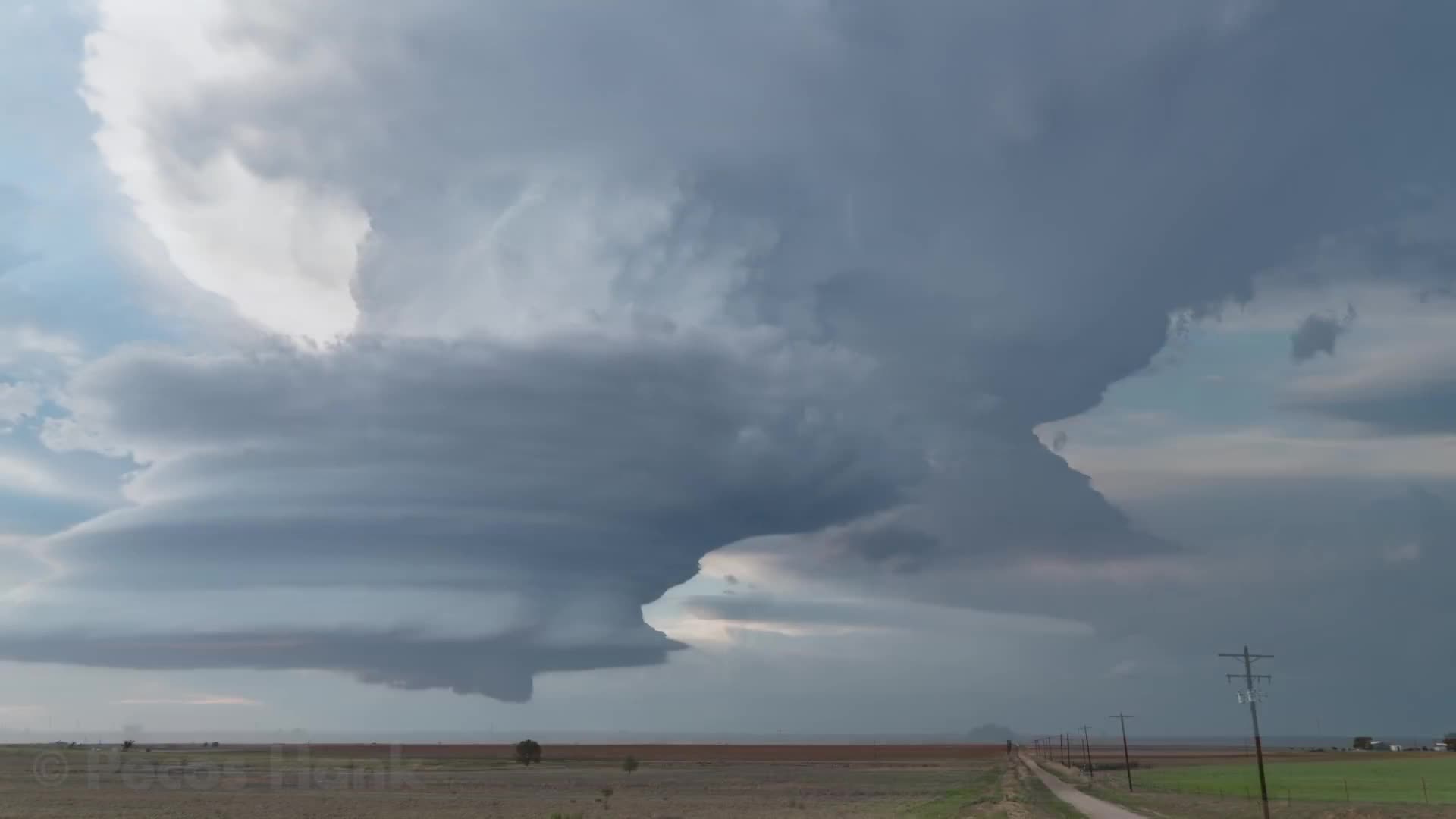 Incredible LP Supercell in Texas shot by Pecos Hank | Scrolller