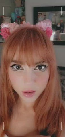 Kitty wants to play | Scrolller