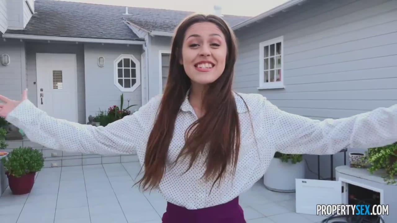 Catalina Ossa - A Picky, Picky Home Buyer | Scrolller