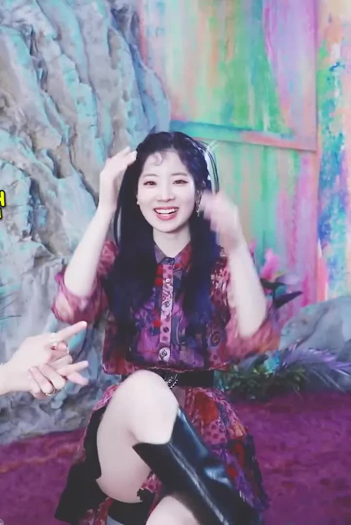 Dahyun - more & more outfit | Scrolller