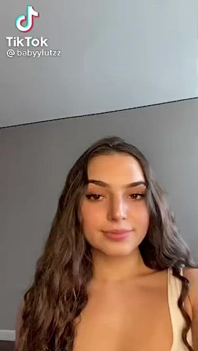 She has a long tongue | Scrolller