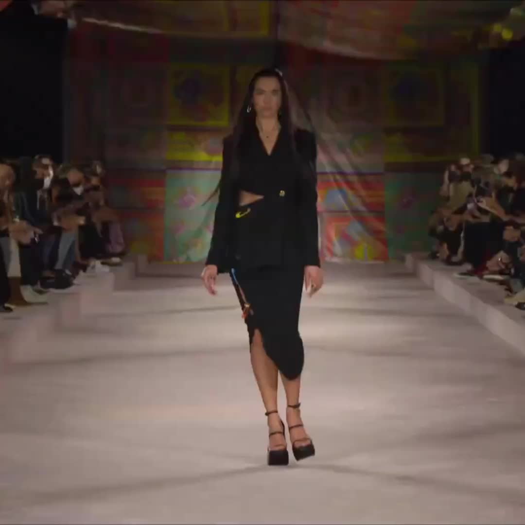 Versace runway 1 | Scrolller