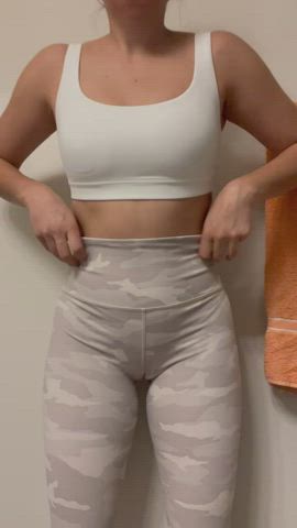 You get to your group workout and I’m your personal trainer. Would you ask me out? | Scrolller