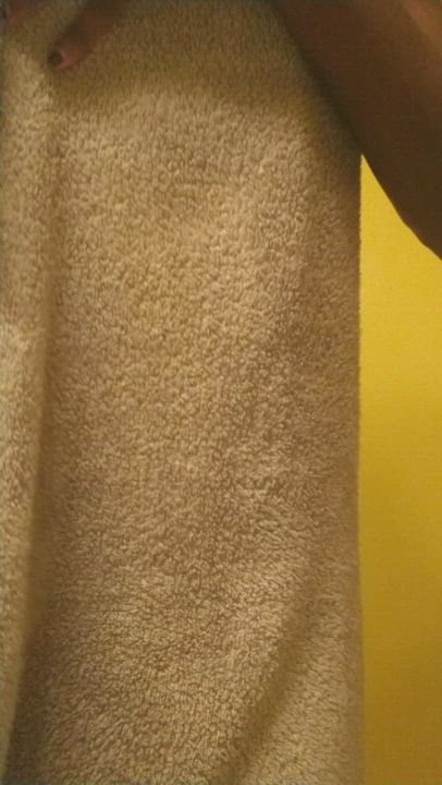 Oops, my towel fell like what ya see hun | Scrolller