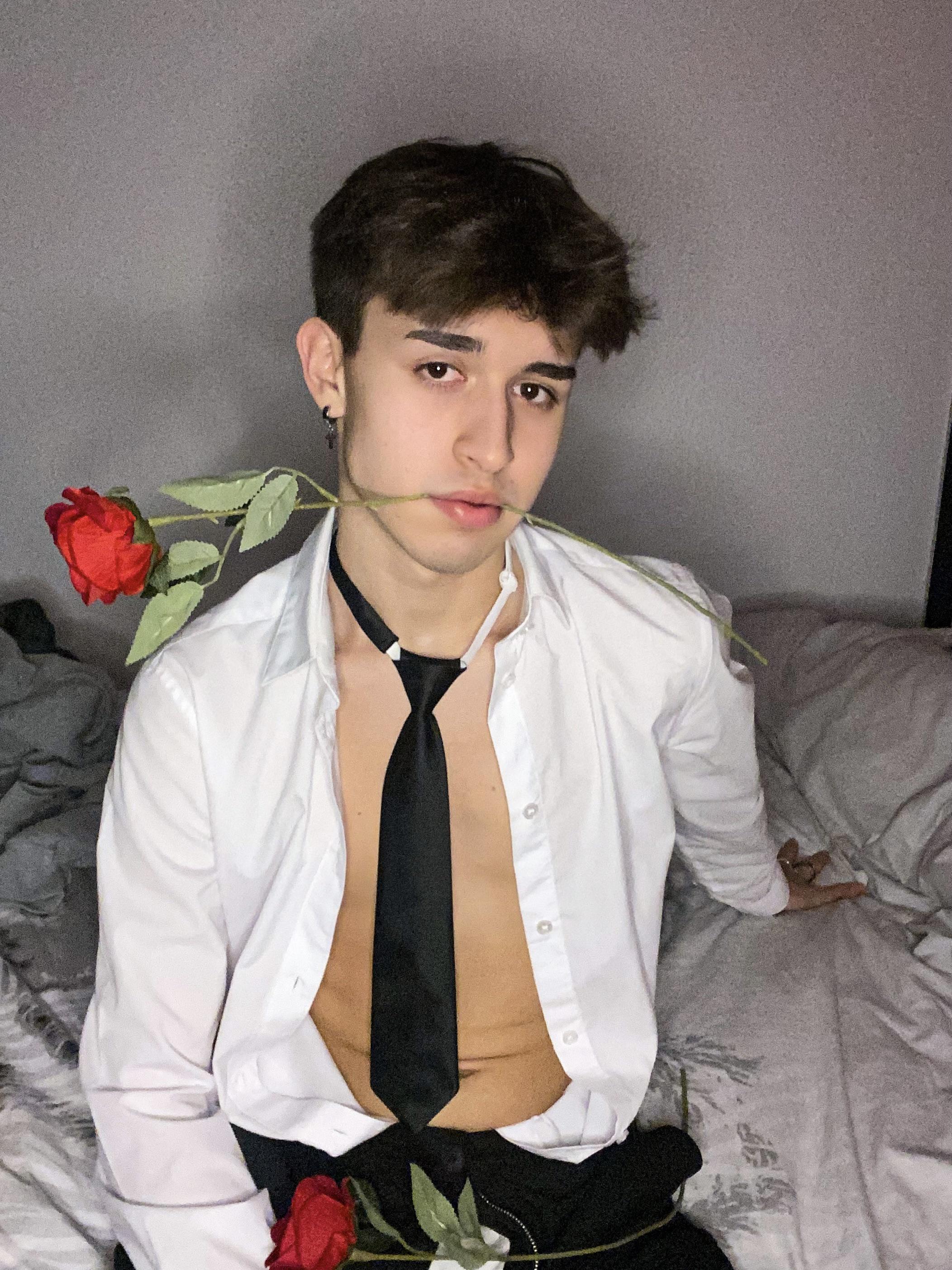 [19] any kinks? | Scrolller