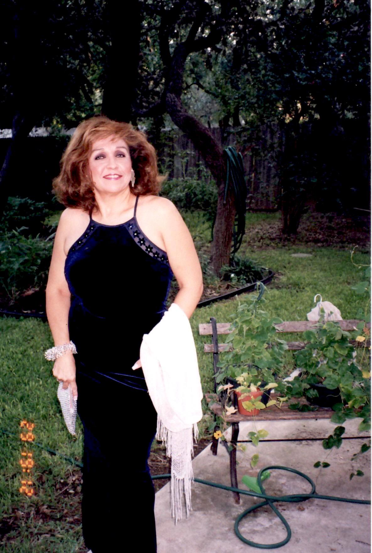 1989. Loving wife, mother and a true and complete sex goddess. | Scrolller