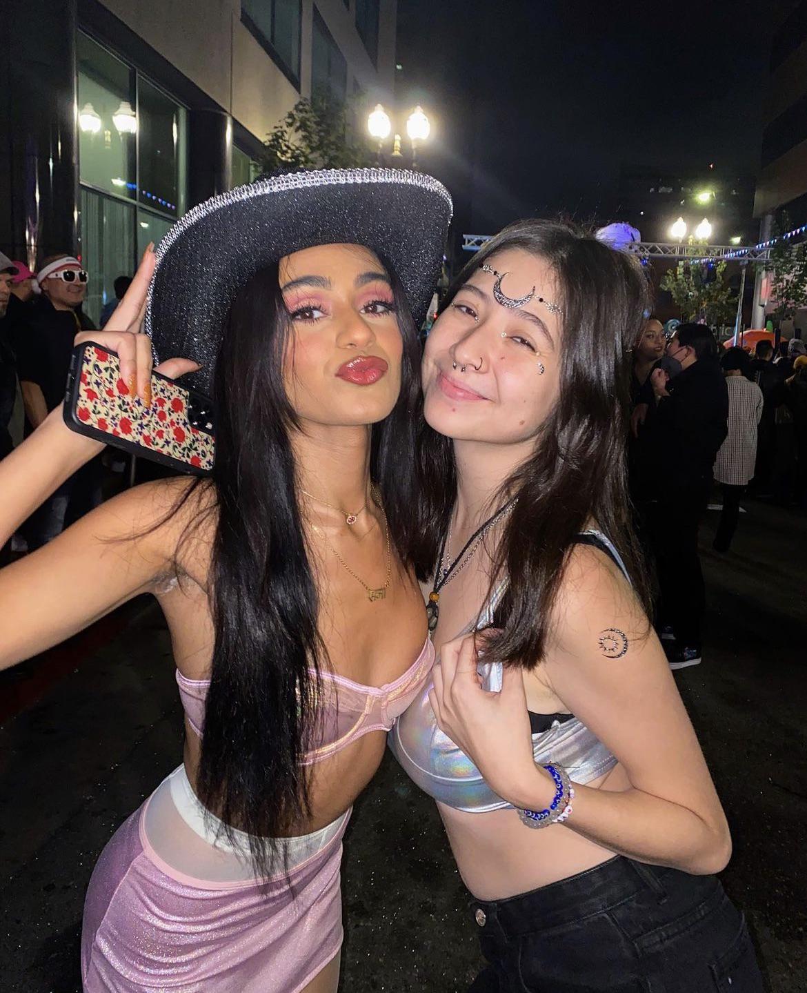 [2] pretty gals | Scrolller