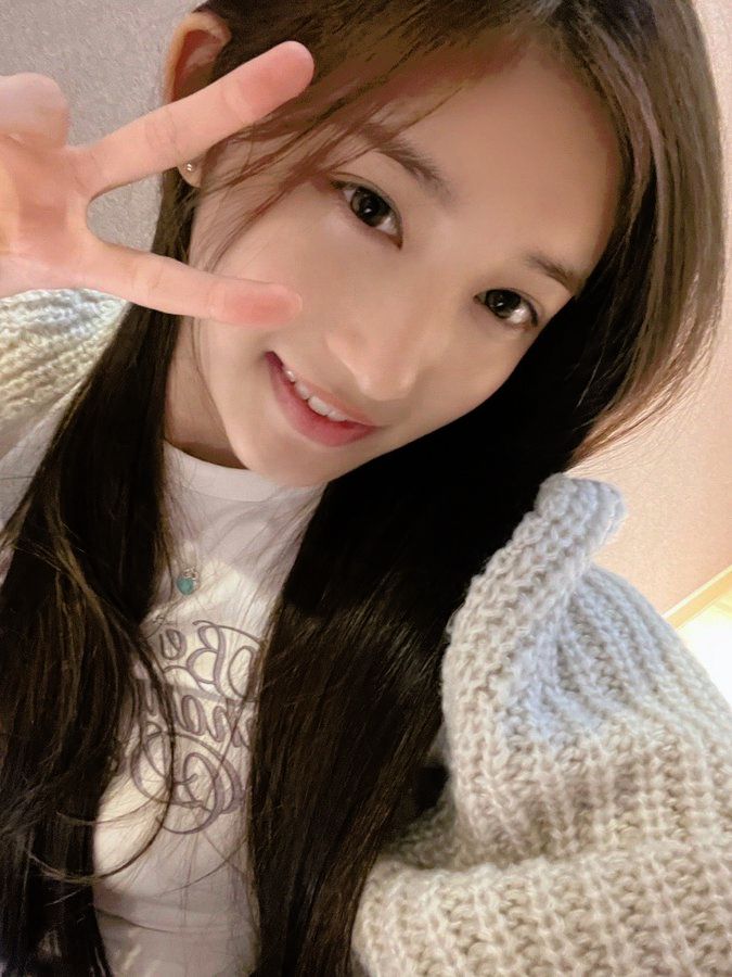 220219 Leeseo Twitter Update | Scrolller