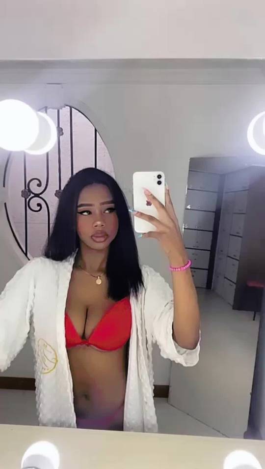 I love the contrast | Scrolller