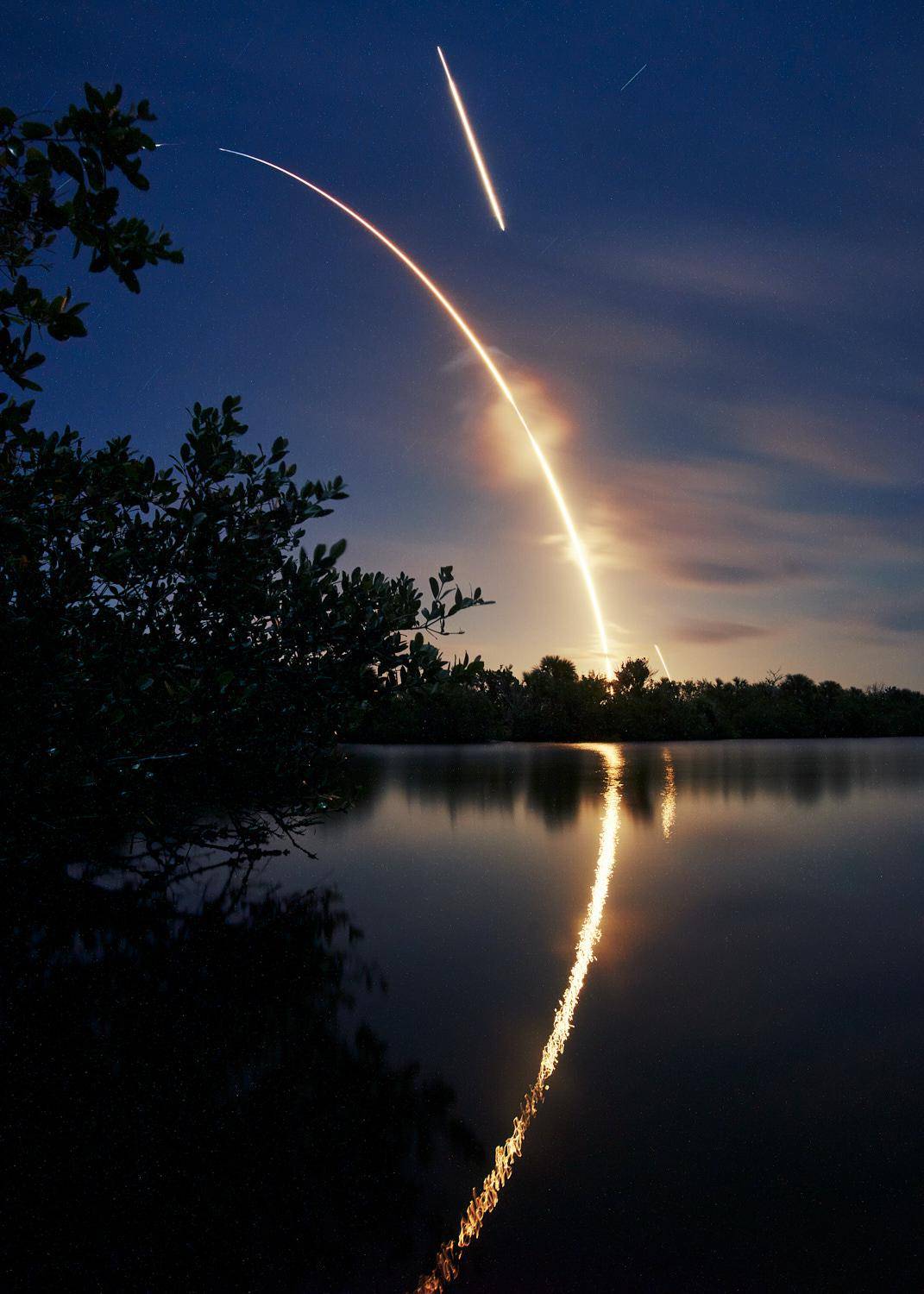 8 minute exposure of a Falcon 9 launch and landing (a6500, Rokinon 12mm) | Scrolller