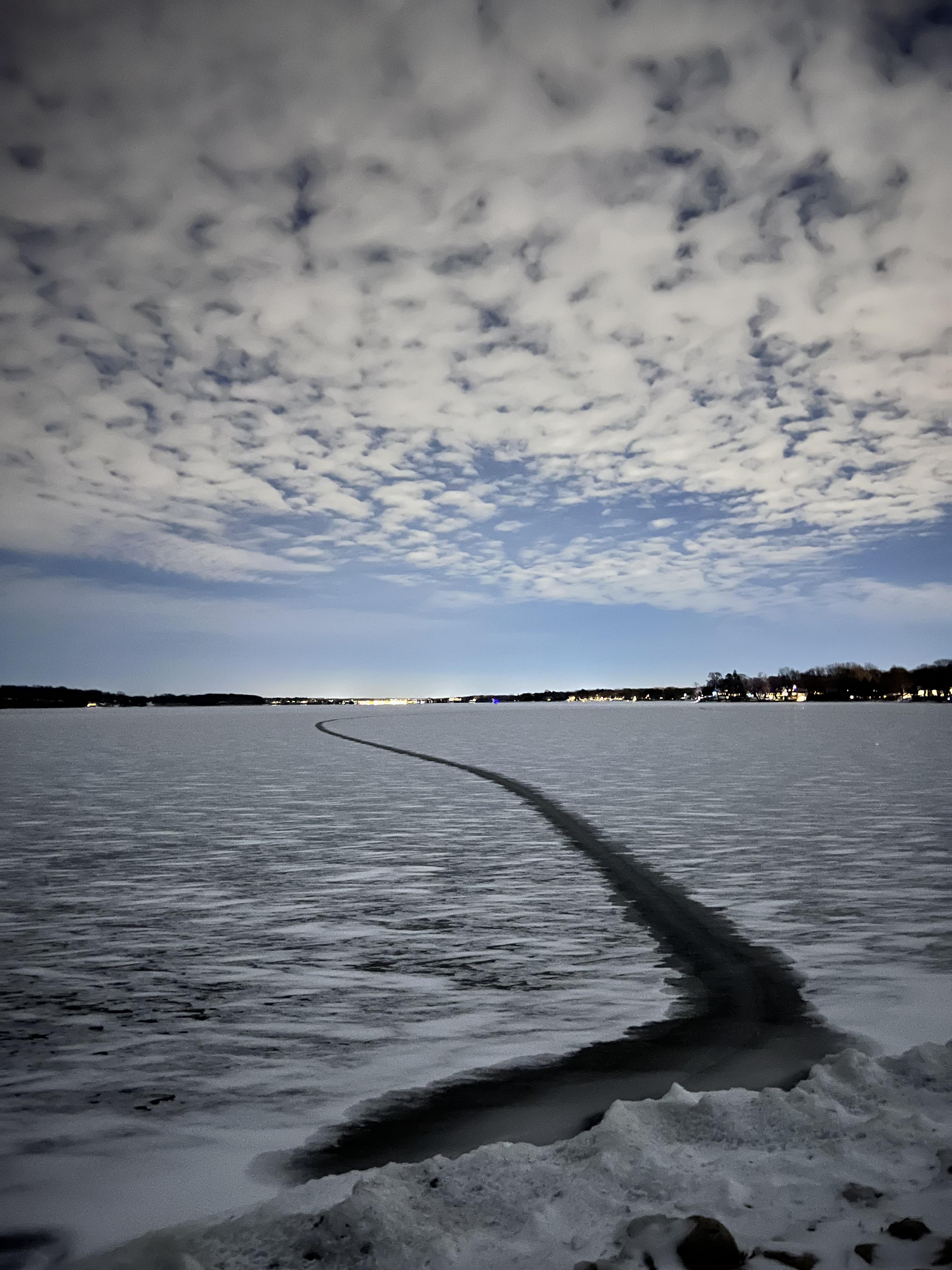 A crack in the ice | Scrolller
