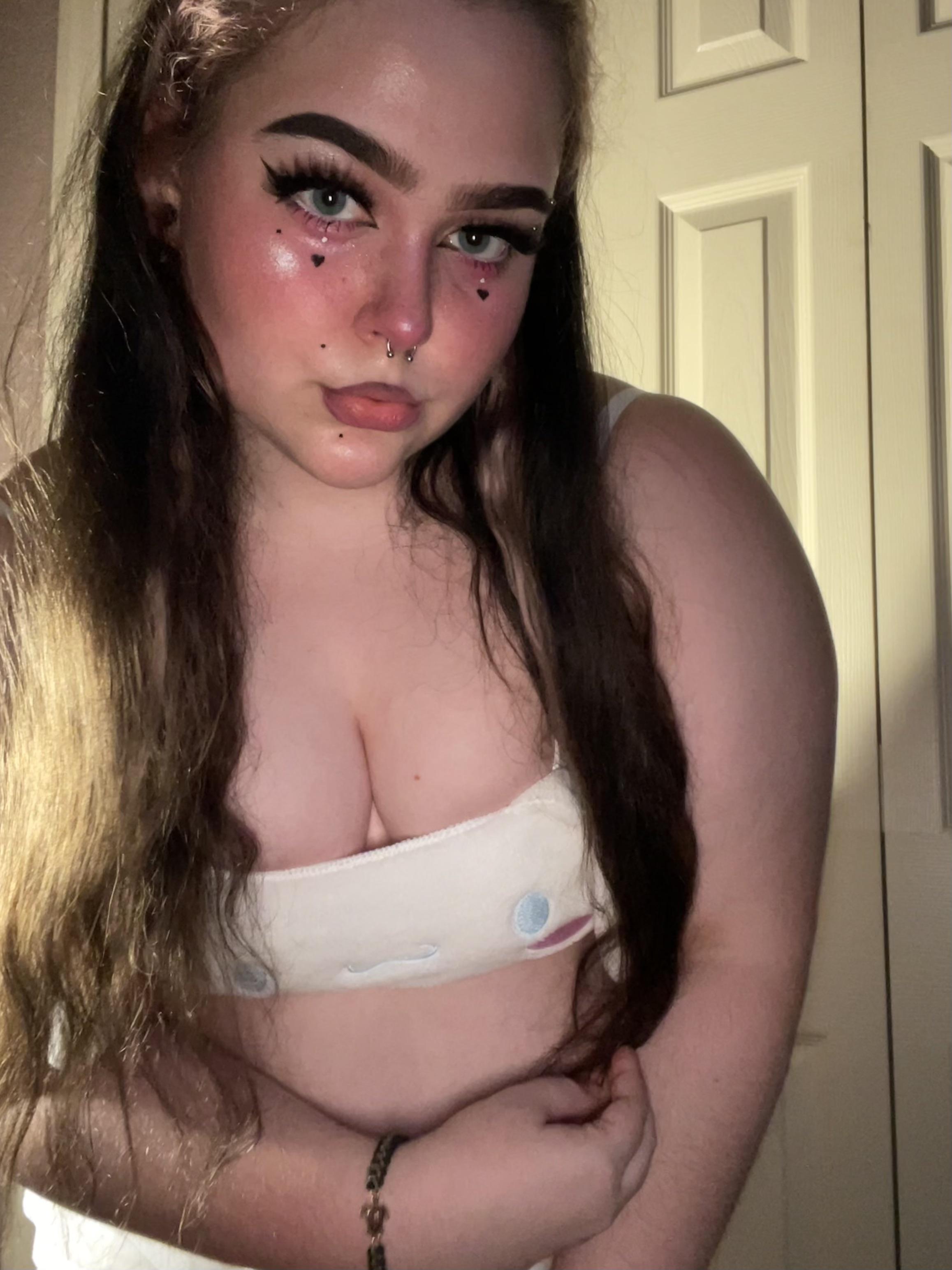 A cutsey look 🥰💓 (21) | Scrolller