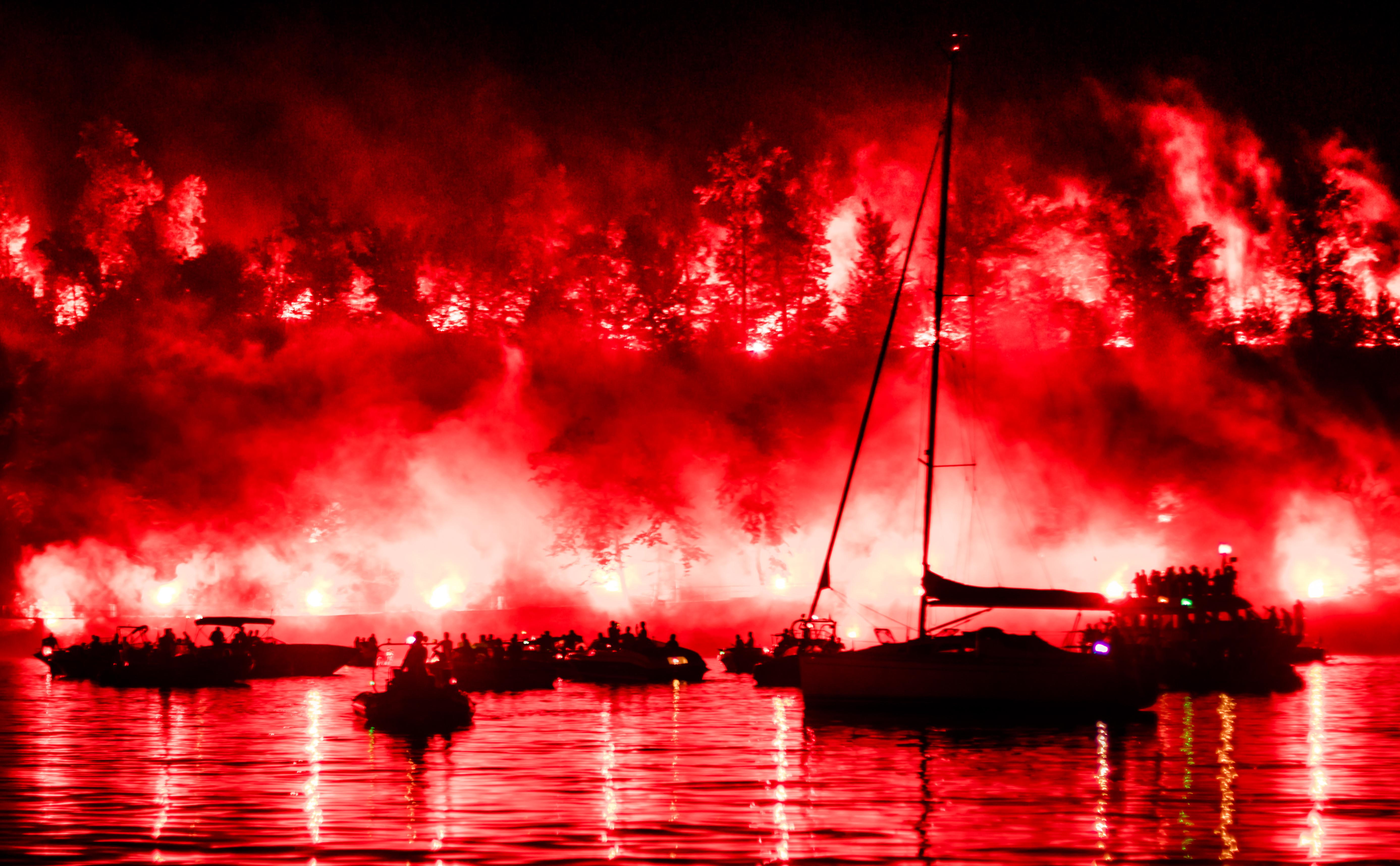 A firework show on Lake Como | Scrolller