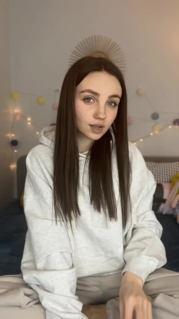 A little bit magic and you’ll see my petite body | Scrolller