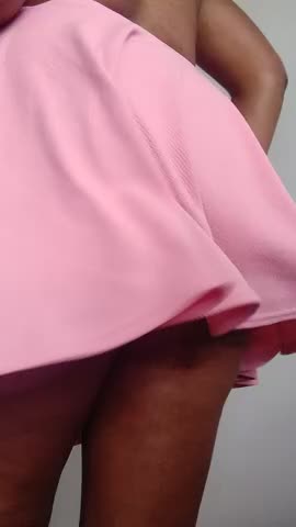 A little peak | Scrolller